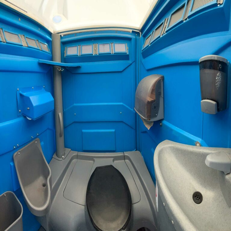 Portable toilet with retractable roof | Toilet rentals | Sanivac